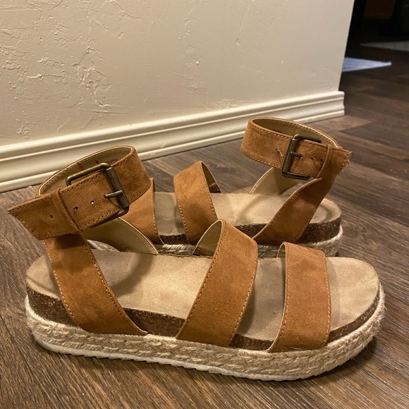 Universal Thread | Shoes | Universal Thread Platform Sandals | Poshmark
